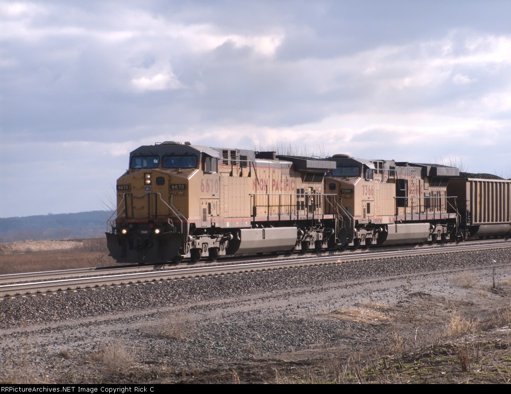 UP 6670 Leads EB Coal Loads